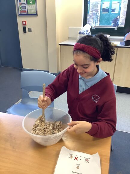 Class 19 Make Bird Feeders - Latest News - Thomas Bewick School