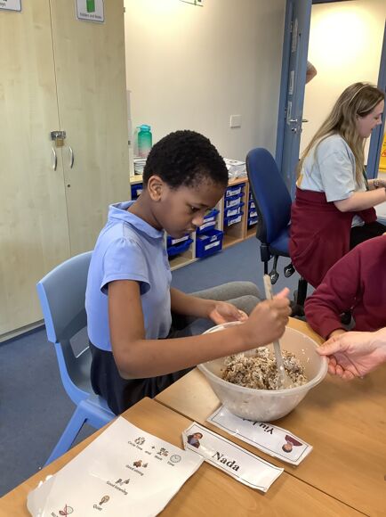 Class 19 Make Bird Feeders - Latest News - Thomas Bewick School
